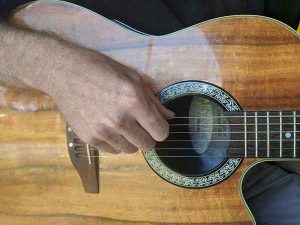 How To Strum A Guitar With Your Fingers – 5 Great Methods – Midlife Guitar